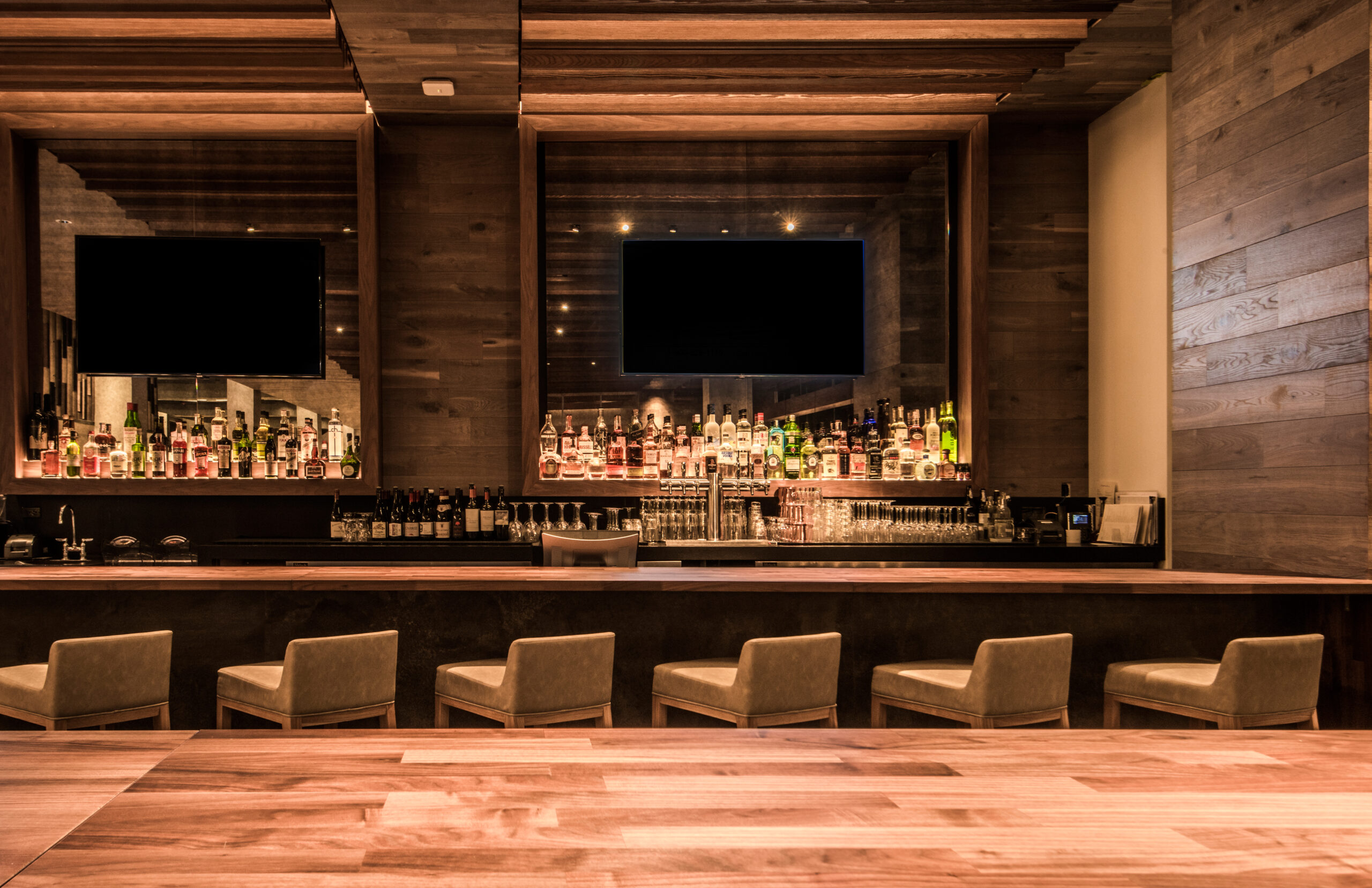 Midtown Chicago-Chromium | DMAC Architecture & Interiors